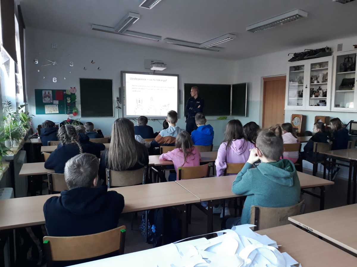 „Porozmawiajmy o zdrowiu i nowych zagrożeniach” - Aktualności - Komenda Powiatowa Policji w Łobzie